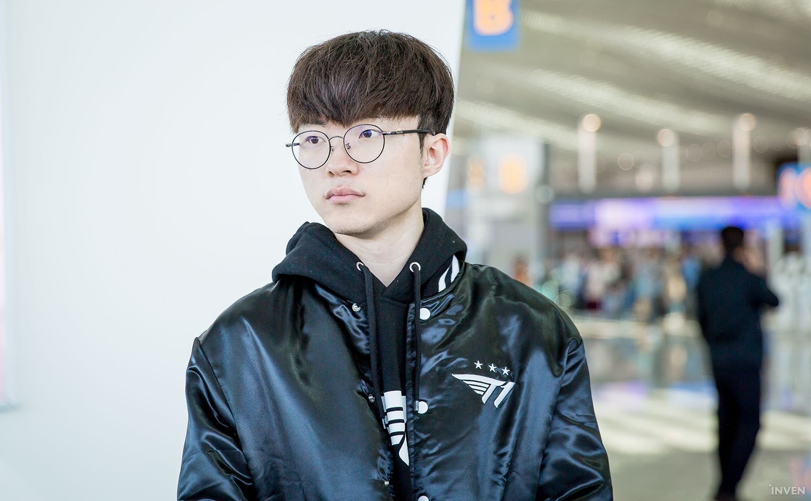 LoL: SKT T1 es ahora T1. Muestra su nuevo logo y merchandising - Millenium